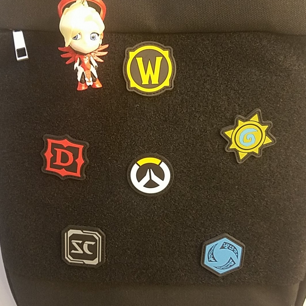 Blizzcon Blizzard Backpack Badges Clip Hanger ! - Gem